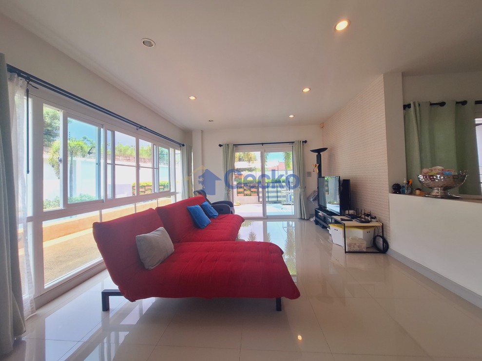 3 Bedrooms House in Patta Village East Pattaya H012415